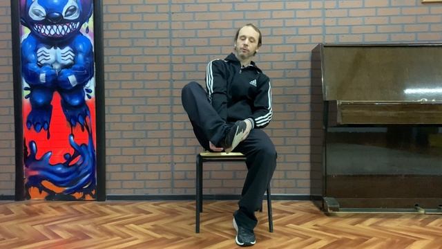 Разминочные и тренировочные упражнения сидя на стуле
