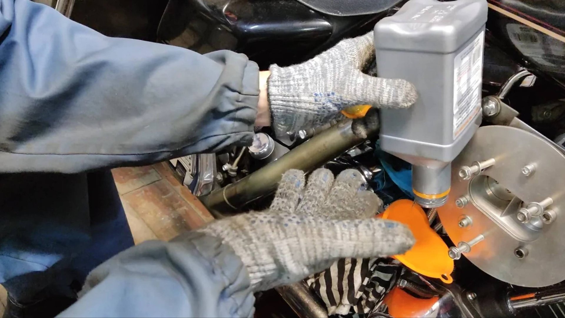 Мой опыт:Масло в КПП, мотор и первичную передачу мотоцикла-мечты Harley-Davidson FLHRCI 1997.