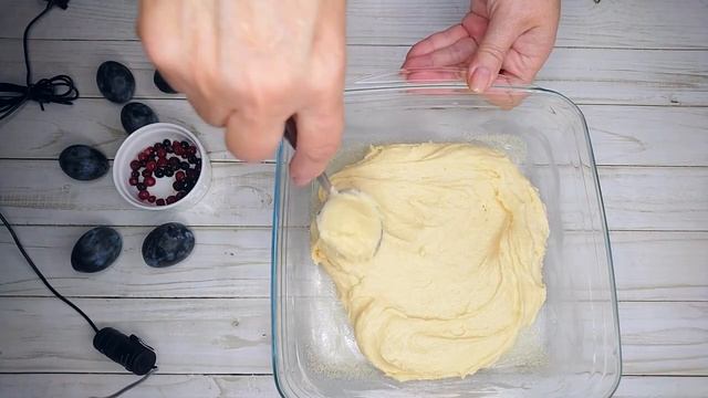 АРОМАТНЫЙ БИСКВИТ СО СЛИВАМИ ЗА 5 МИНУТ + ВРЕМЯ НА ВЫПЕЧКУ