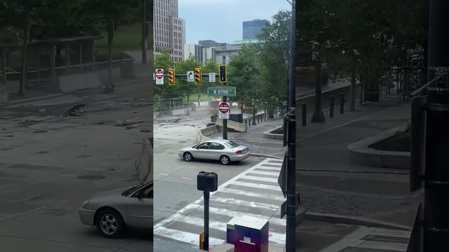 Тракторы в Нью-Йорке снесли несколько машин