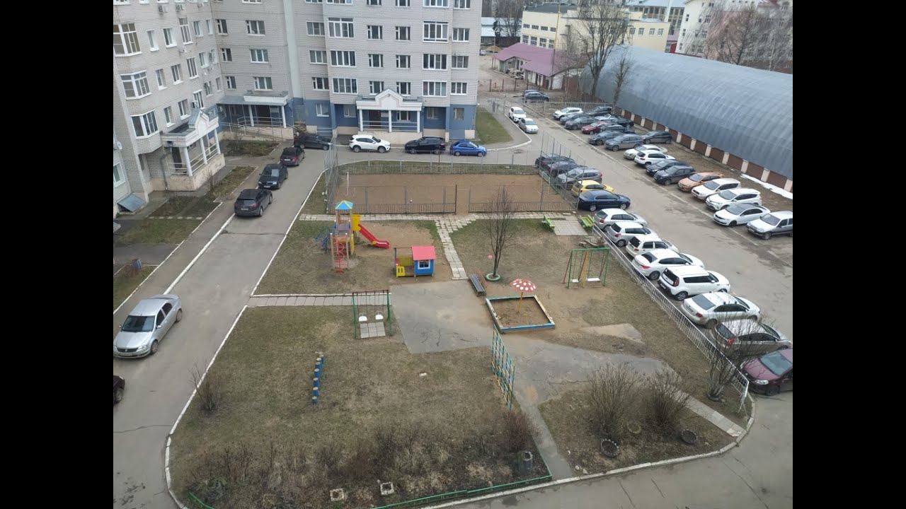 Типичный российский двор. Нечерноземье.