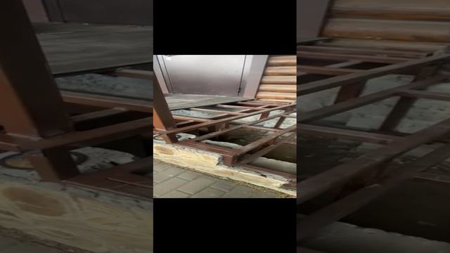 Монтаж входной группы со ступеньками в обе стороны и ограждением по периметру. День 5.