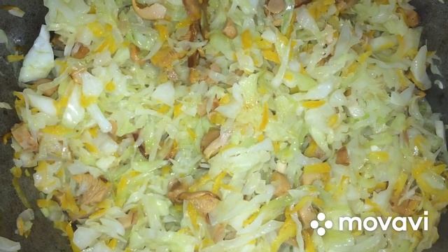 Капуста тушеная с лисичками. Очень вкусно, просто, быстро!