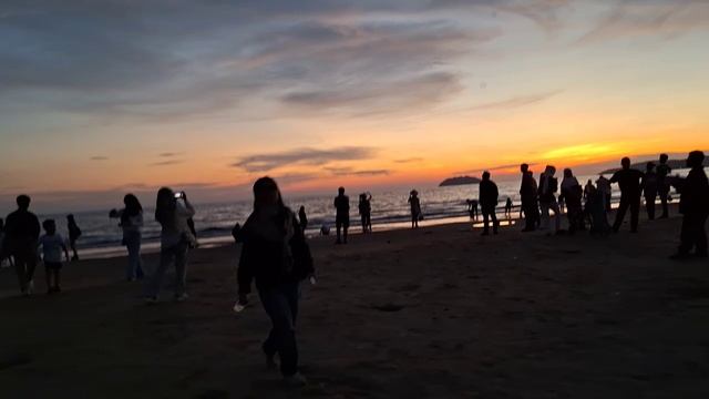 Закат на пляже Танджунг Ару, Кота-Кинабалу, Малайзия