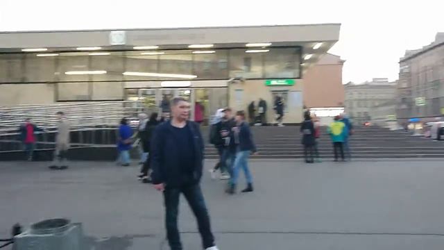 На улицах Питера.