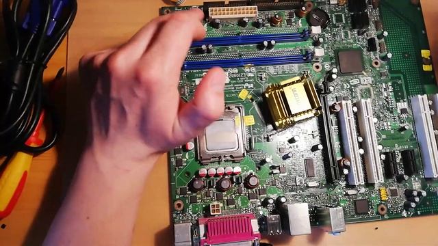 Попытка включения найденной материнской платы от Intel на 775 сокете