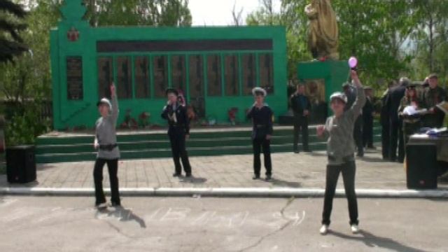 2009.05.09 Концерт На митинге в пос Александровка 4 Песня - О море мы мечтаем