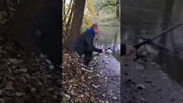 Когда жена сказала подождать её минутку в машине