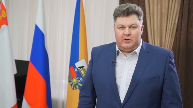 Вадим Германов, мэр города Череповца поздравляет  ВОКБ 2 с 90 летием