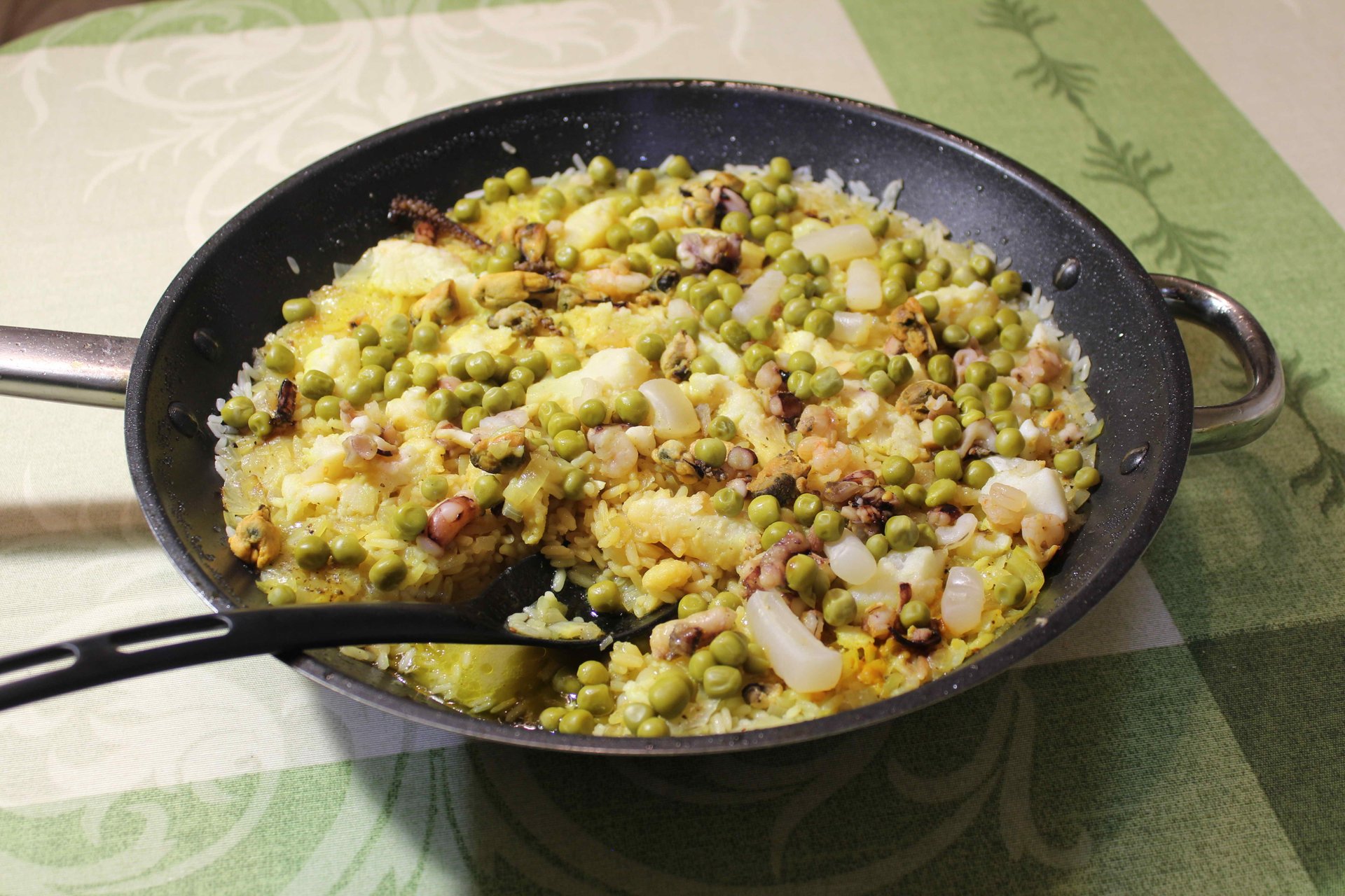 Паэлья с морепродуктами