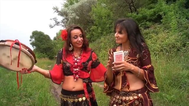 Девчонки танцуют - просто класс!