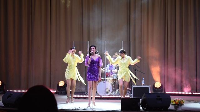 Марина Бриз - Абонент счастлив. Концерт в Омске. 30.10.22.MOV