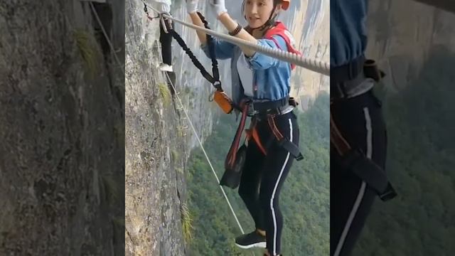 Китай-Дорога вдоль скал)))