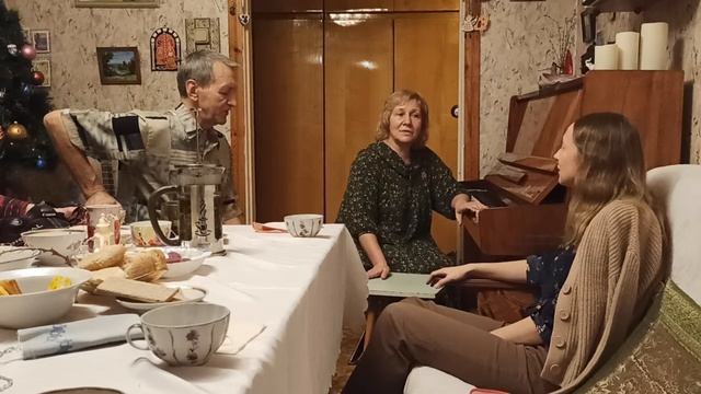 В горнице моей светло