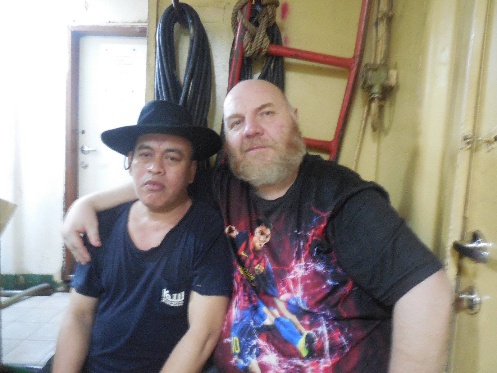 Филиппинцы на параходе кушают чап чап..