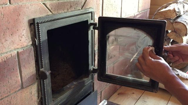 Очистка печного стекла от сажи