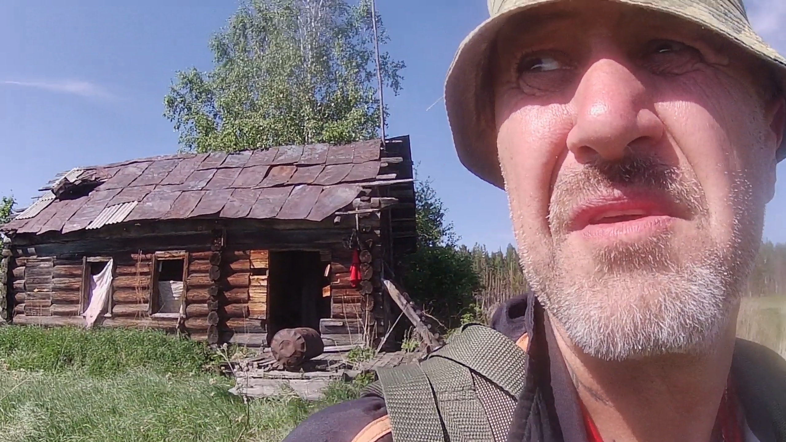 коп в тайге,на месте бывшей деревне.