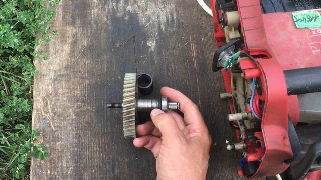 Почему не пилит электро пила. Цепь останавливается.