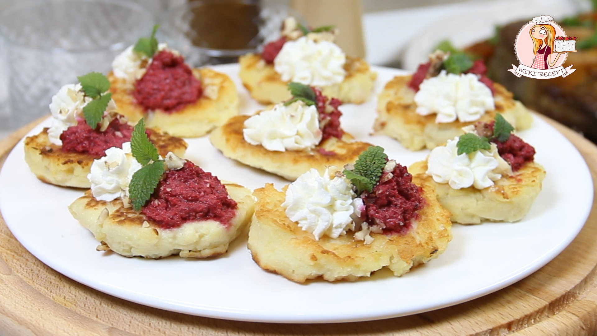 Коронная закуска из СВЕКЛЫ с ЧЕСНОКОМ и ТВОРОЖНЫМ СЫРОМ на КАРТОФЕЛЬНЫХ ОЛАДЬЯХ. Wiki Recept