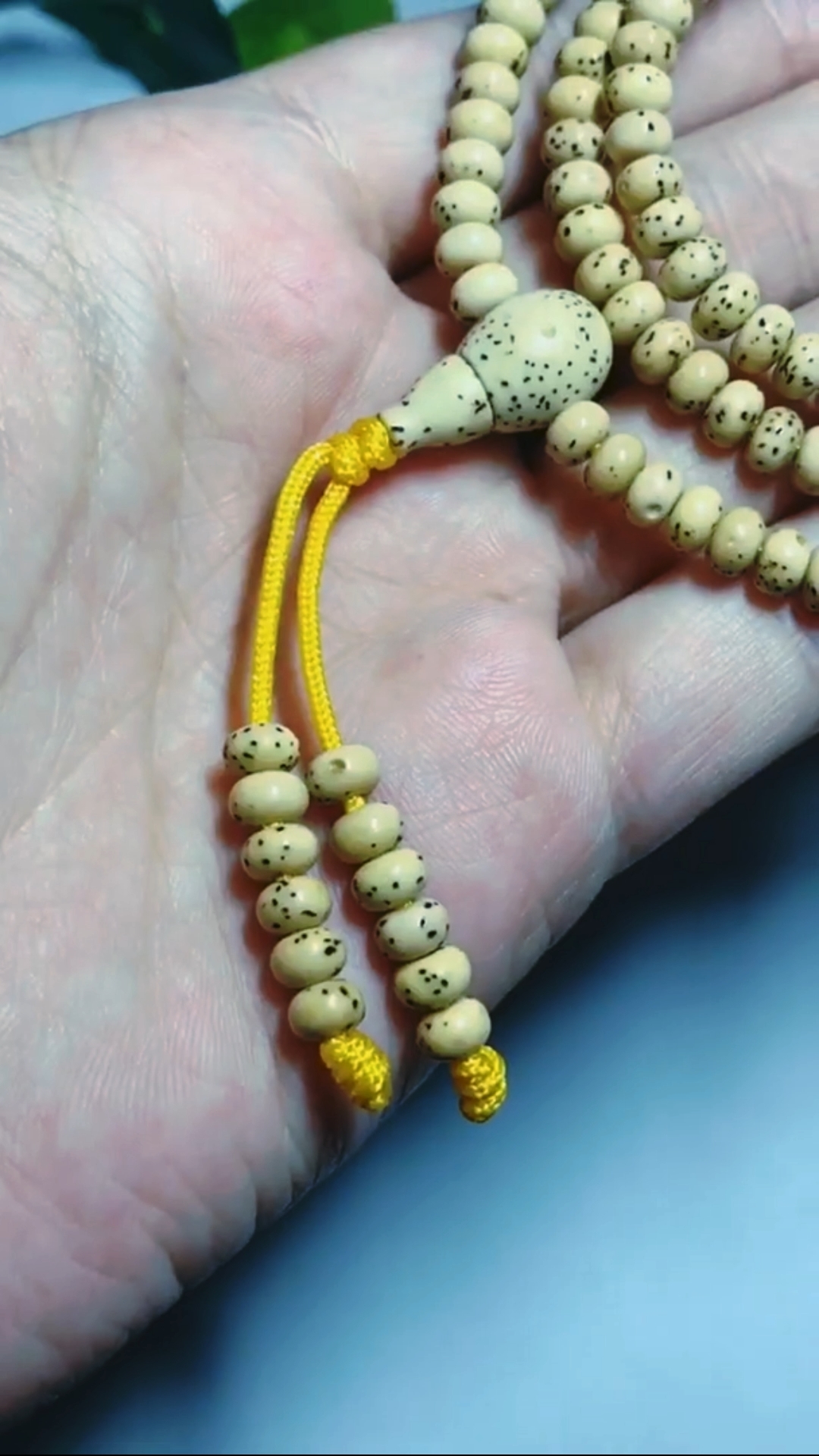 Как завязать узел на кончик браслета