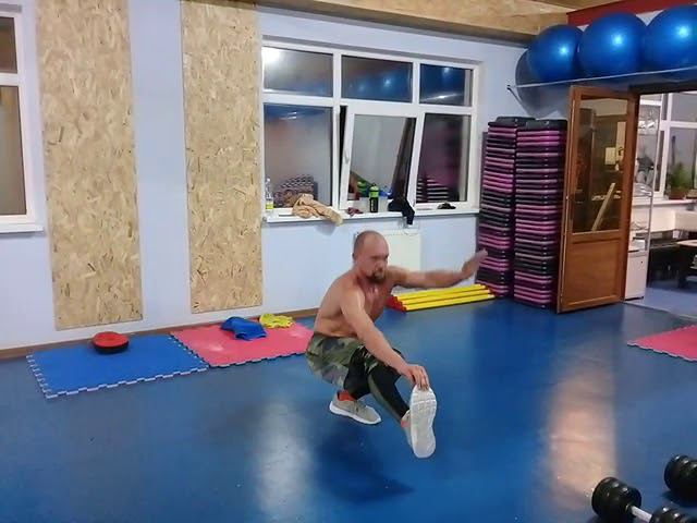 Дима. Приседания "Пистолетик".