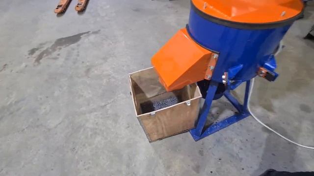 Дробилка абс пластика МИ-600 сетка установлена 10мм.mp4