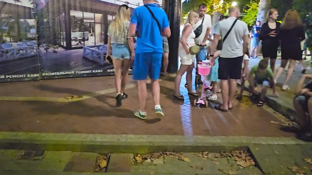 Вспоминаем Анапу летом. Типичная Анапа летом вечером. Рекламная акция цирка. Выступление Бузовой.