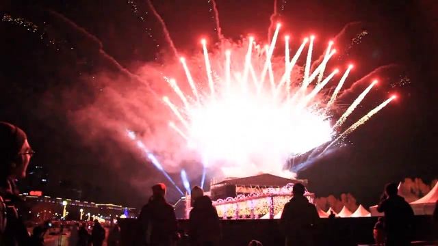 Салют с крыши сцены на Поклонной Горе (ТВЦ 2018)