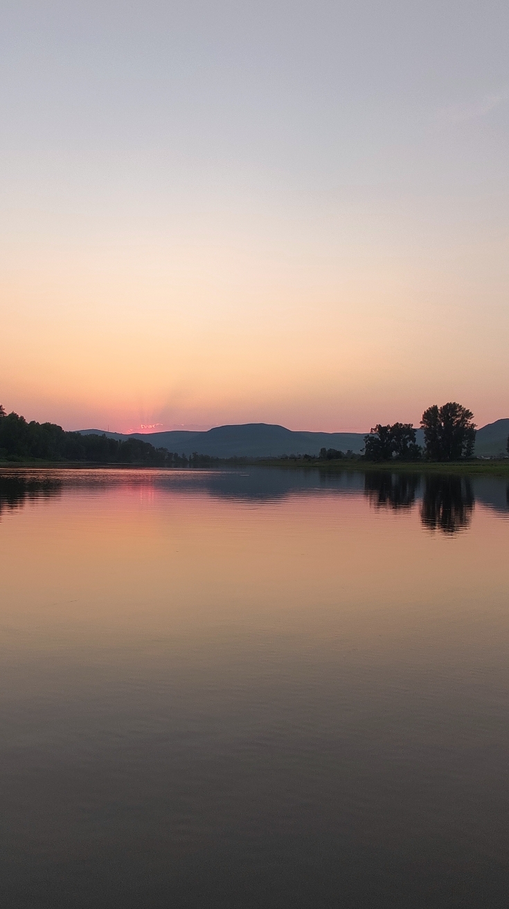 Летом на реке