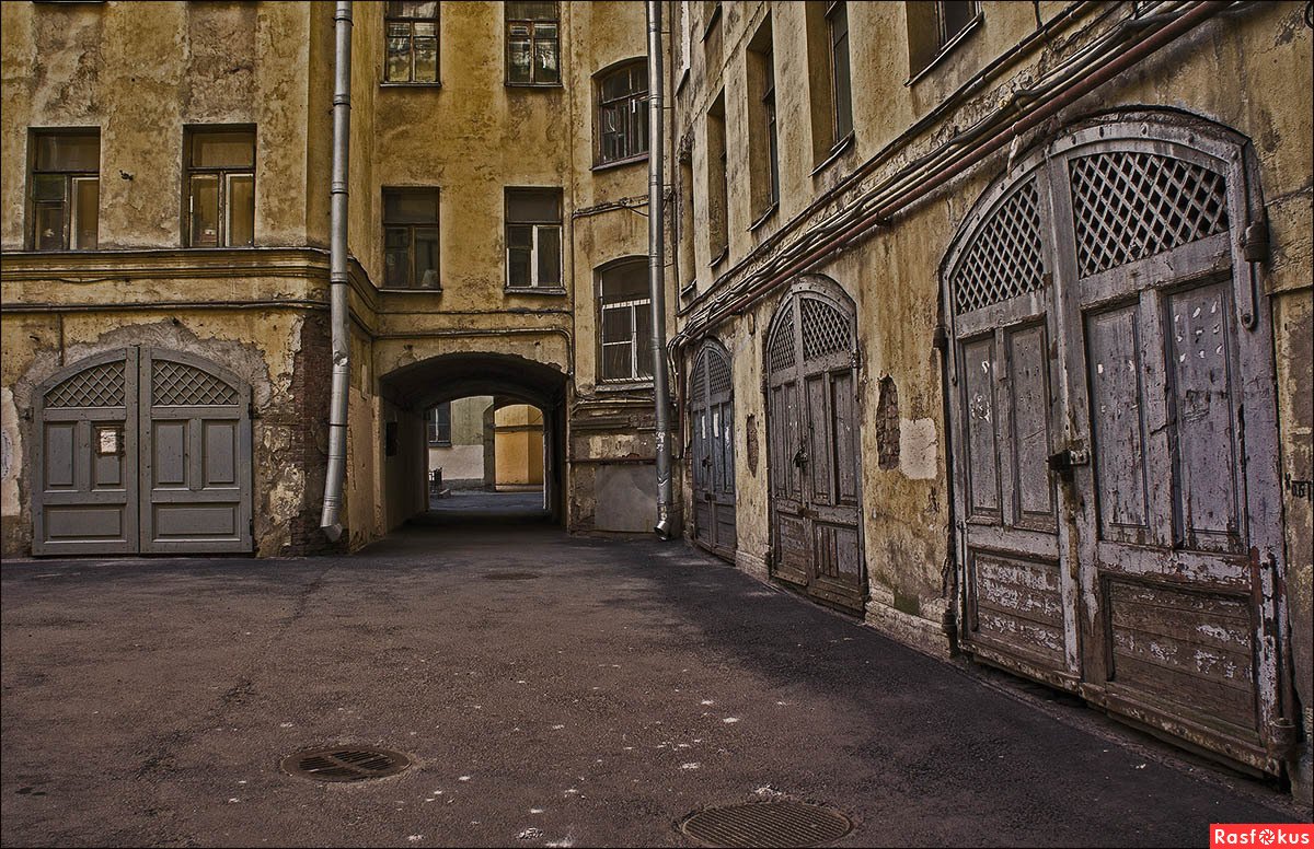 СТРАШНЫЕ ЛЕГЕНДЫ НАШЕГО ДВОРА. Страшные истории на ночь. Страшилки на ночь.mp4