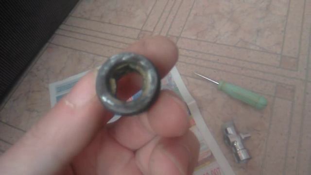 Как устранить течь воды из душа .