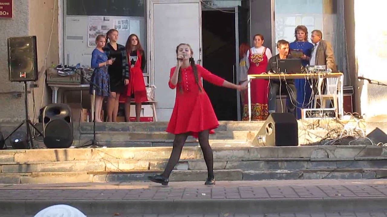 ч 6 . Песня -  'А мне бы петь и танцевать'