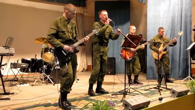 Фантом_ (гитарист зажигает)