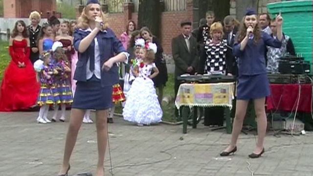 2007.05.09 Митинг и концерт в пос. Александровка  в день победы 11- Песня Девченки армии нужны
