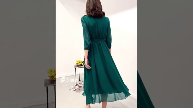 Легкое платье на запах зеленое