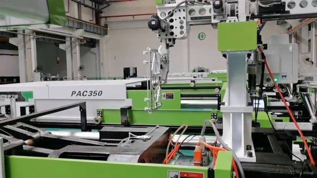 Робот-манипулятор для термопластавтомата