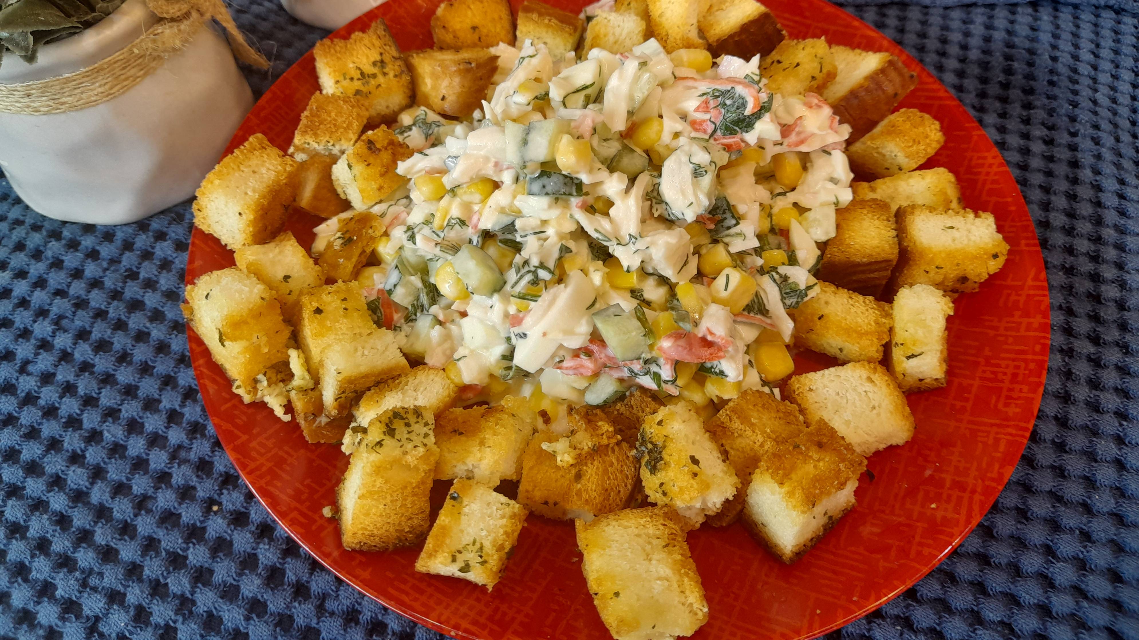 Потрясающий салат из крабовых палочек