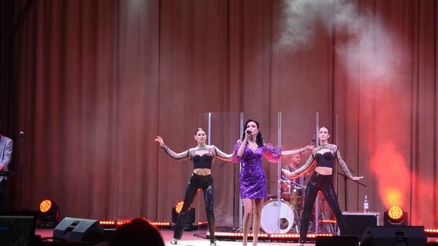 Марина Бриз - Не трогай меня. Концерт в Омске. 30.10.22.MOV