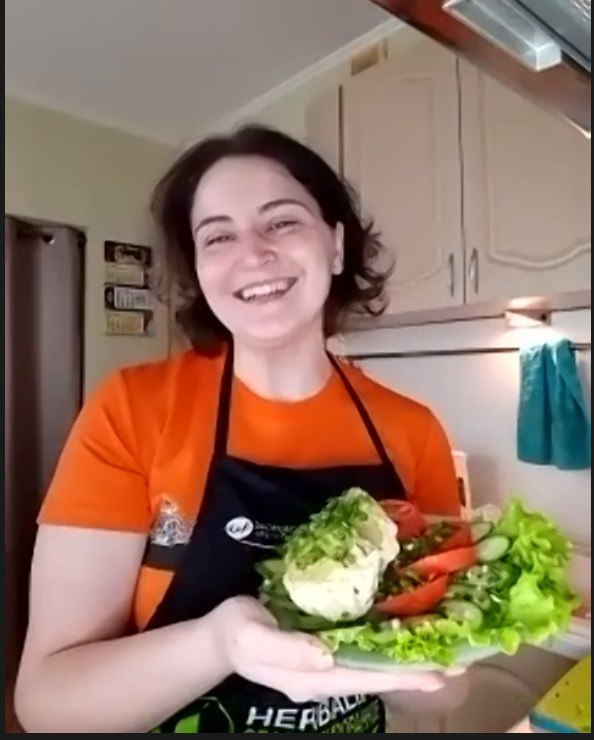 Куриное суфле с зелёным соусом