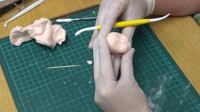 Лепка женской головы из сахарной мастики ,1 часть