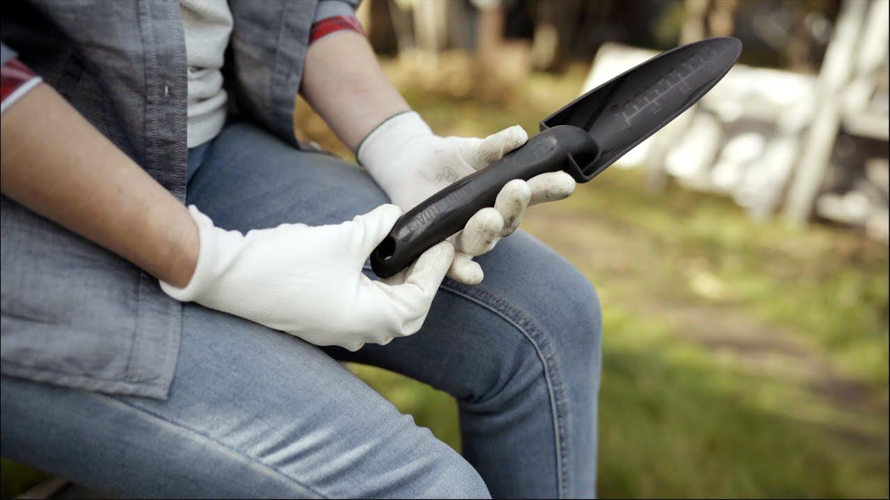 Садовый инструмент Альт-Пласт. Солнечный день в саду