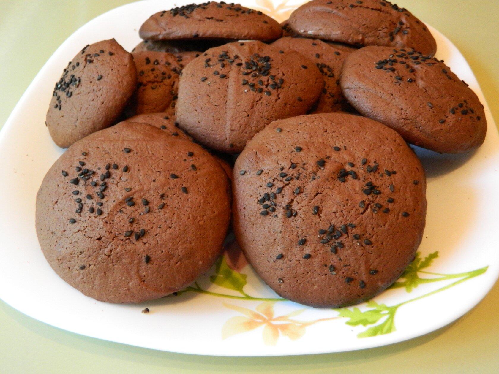 ПЕЧЕНЬЕ ШОКОЛАДНОЕ С ЧЕРНЫМ КУНЖУТОМ