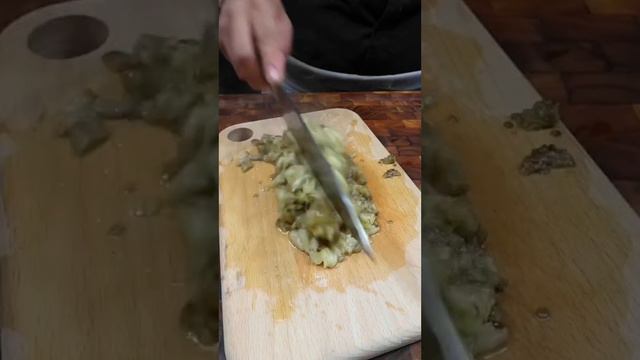 Сочный омлет с запеченными баклажанами.