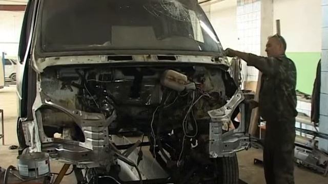 Старший жестянщик Владимир Рыжов. Октябрь 2010 год.