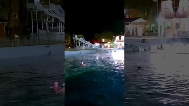 Термальный бассейн вечером. Санаторий Лаба.