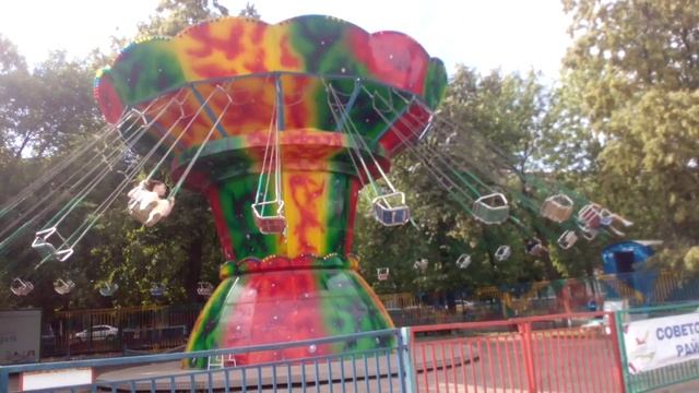 Карусель ЦЕПОЧКА парк Якутова Уфа Катающихся поразительно мало