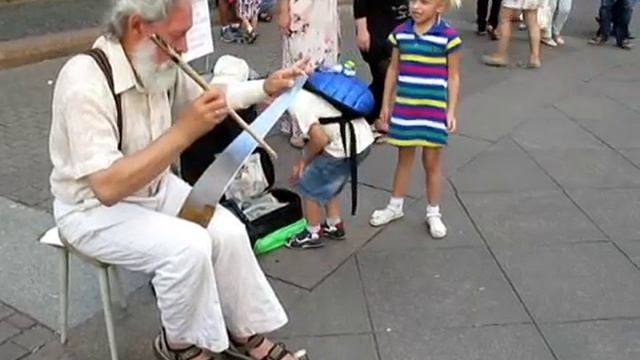 Игра на пиле.