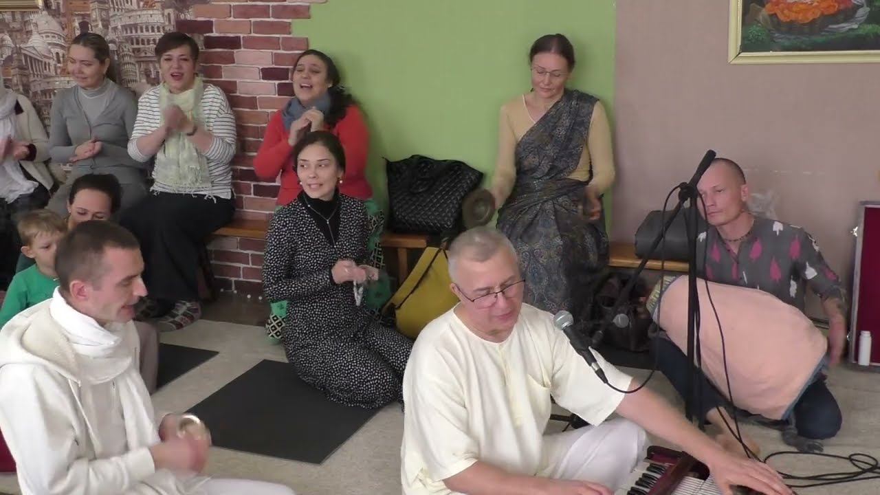 26.02.23 ЕМ Ачинтья Гауранга прабху.  Киртан 2