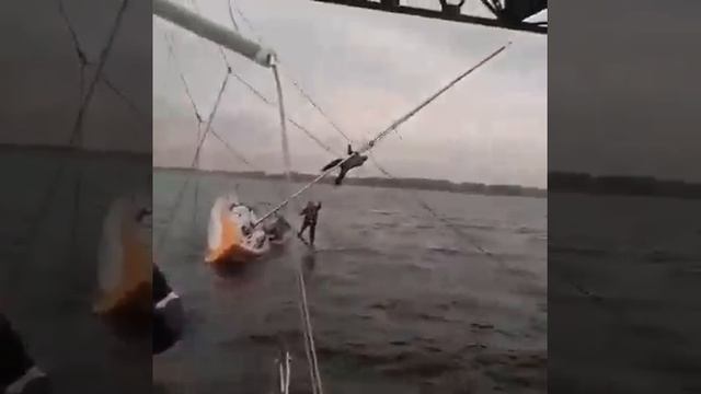 Теория судна - Остойчивость динамическая - Проход под мостом