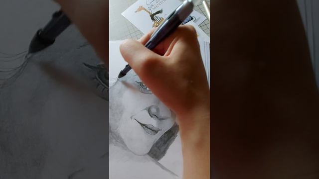 Рисую портрет красивой девушки